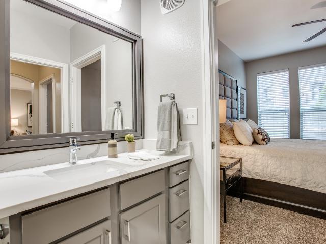 The Franklin at Samuels Ave 3 Bedroom Apartment for Rent at 520 Samuels Ave, Ft Worth, TX 76102