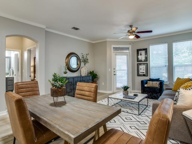 The Franklin at Samuels Ave 2 Bedroom Apartment for Rent at 520 Samuels Ave, Ft Worth, TX 76102