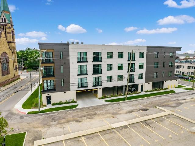 The Frisbie 2 Bedroom Apartment for Rent at 750 E Broad St, Columbus, OH 43205 King Lincoln Bronzeville