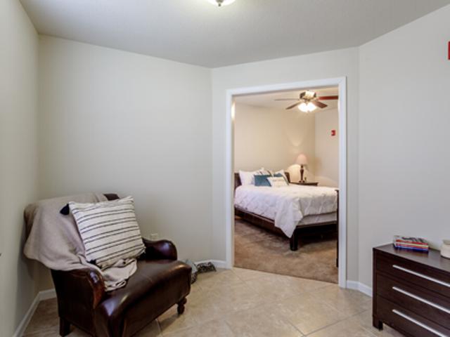 The Frontier West Lawrence 1 Bedroom Study