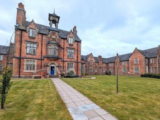 The Furlongs, Leighton Park, 2 Bedroom Flat