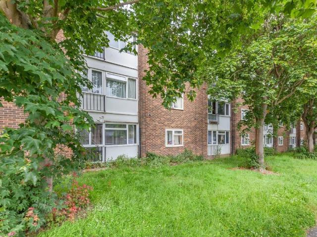 The Knares, Basildon SS16, 2 bed property to rent, £1,350 pcm | PrimeLocation