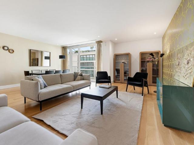 The Knightsbridge Apartments, 199. 3 bed flat to rent £18,499 pcm £4,269 pw