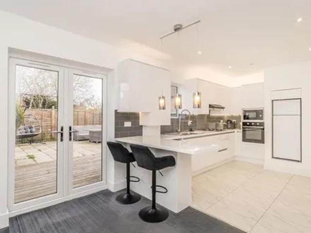 The Knole, London, SE9 3DR, United Kingdom | 3 bed townhouse for rent #167773900 | Rentberry
