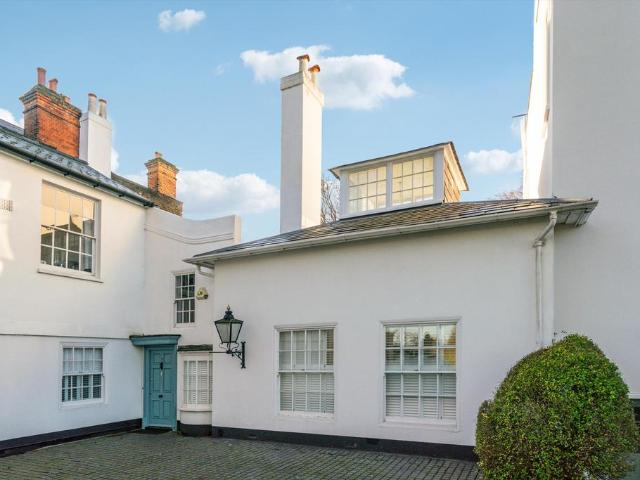 The Keir, London, SW19 3 bed flat to rent £6,900 pcm £1,592 pw