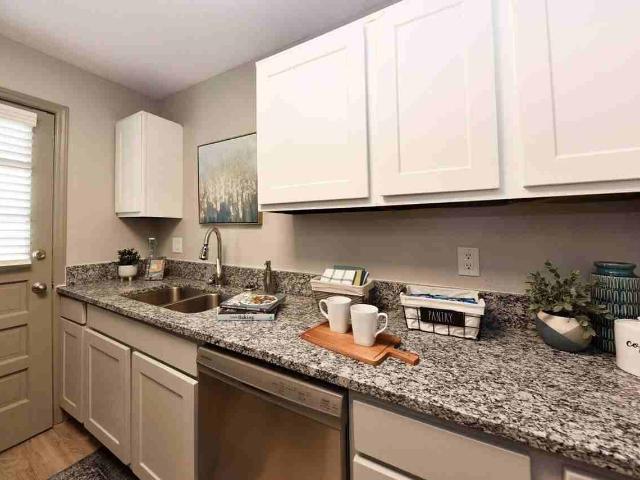 The Kensington of Louisville 2 Bedroom Apartment for Rent at 6100 Ledgewood Pkwy, Louisville, KY 40214
