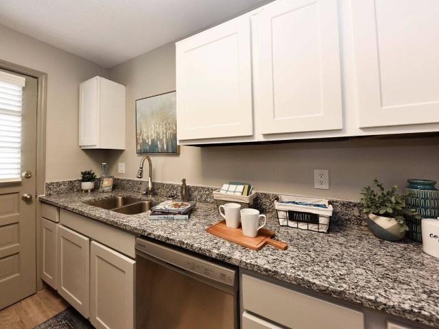 The Kensington of Louisville 2 Bedroom Apartment for Rent at 6100 Ledgewood Pkwy, Louisville, KY 40214