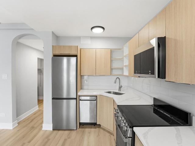 The Howard Marshfield 1 Bedroom Apartment for Rent at 1632 W Howard St, Chicago, IL 60626 Rogers Park