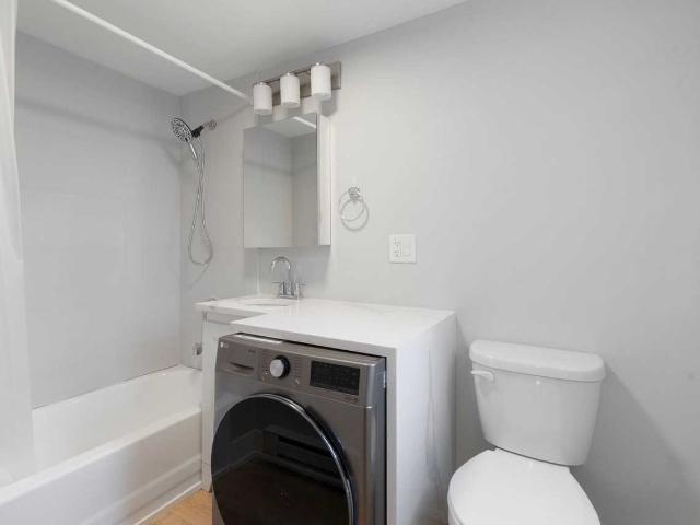 The Howard Marshfield Studio Apartment for Rent at 1632 W Howard St, Chicago, IL 60626 Rogers Park