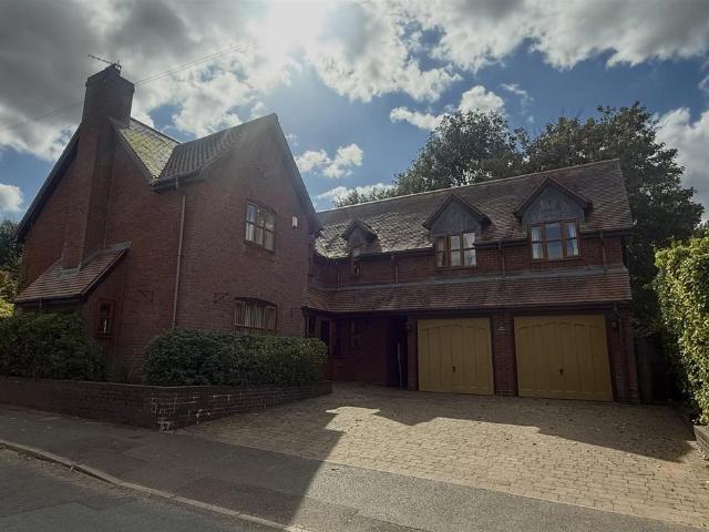 The Hollies, 7 Horsebrook Lane, Brewood 4 bed detached house to rent £2,400 pcm £554 pw