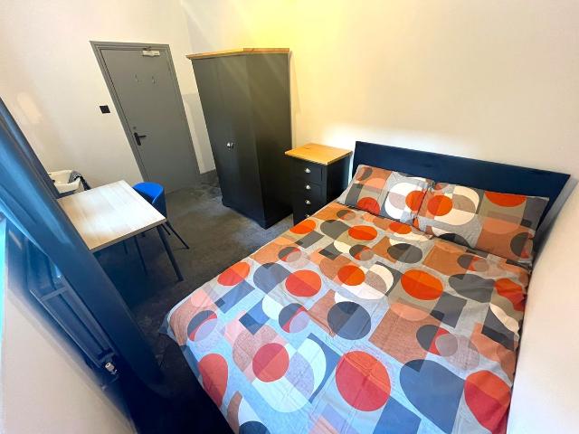 The Hollies, Third Avenue, Nottingham NG7, Room to rent, £520 pcm | PrimeLocation