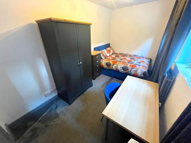 The Hollies, Third Avenue, Nottingham NG7, Room to rent, £520 pcm | PrimeLocation