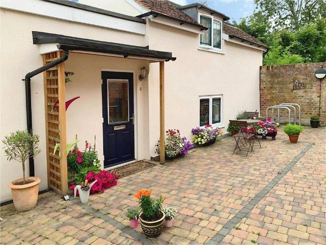 The Horsefair, Romsey, Hampshire 1 bed end of terrace house to rent £1,075 pcm £248 pw