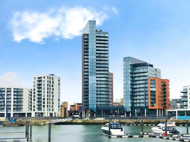The Hawkins Tower, Ocean Village SO14 3 bed apartment to rent £2,950 pcm £681 pw
