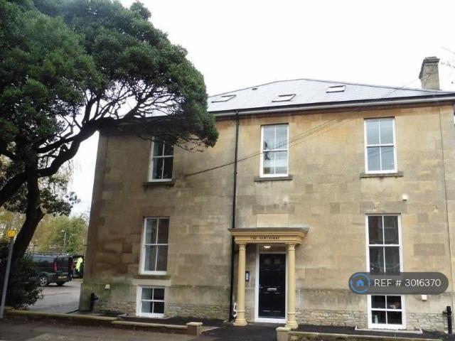The Hawthorns, Chippenham, SN15 2 bed flat to rent £1,050 pcm £242 pw