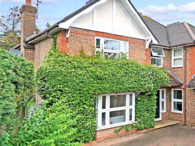 The Hawthorns, Loughton, IG10 3QT, United Kingdom | 4 bed house for rent #128035050 | Rentberry
