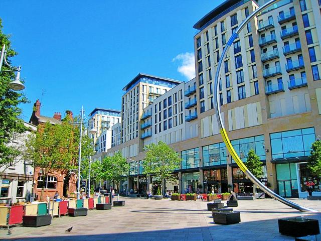 The Hayes, Cardiff, CF10 2 bed flat to rent £1,750 pcm £404 pw