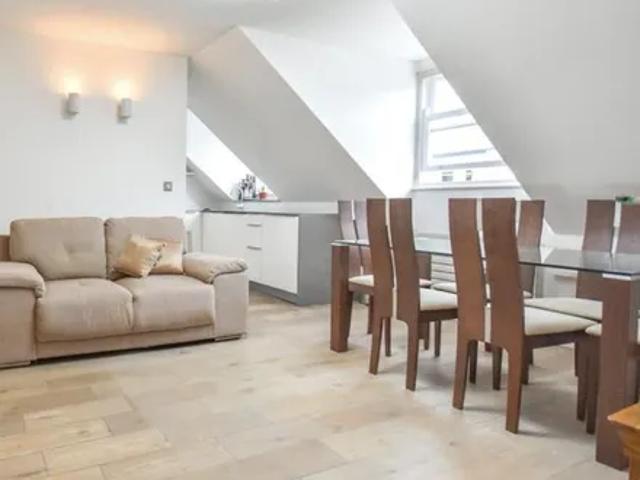 The Hall Junior School, Belsize Park, London, NW3 4EH, United Kingdom | 3 bed apartment for rent #167607284 | Rentberry