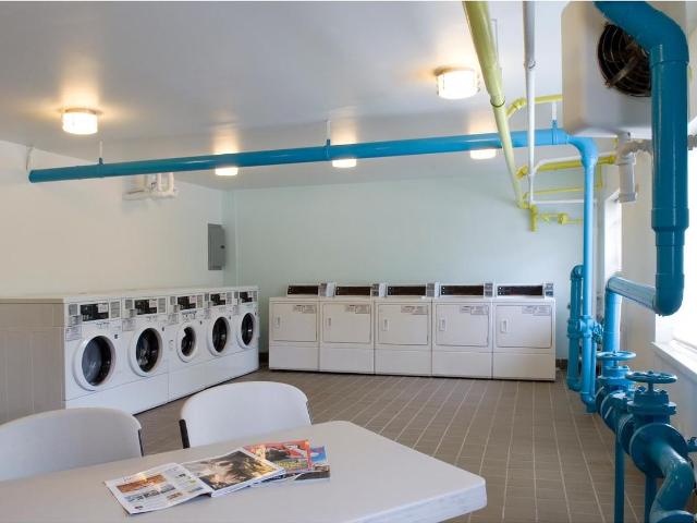 The Hamilton Studio Apartment for Rent at 701 E Armour Blvd, Kansas City, MO 64109 Central Hyde Park