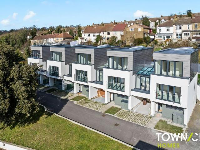 The Hamiltons, Chatham ME5, 4 bed link detached house to rent, £2,500 pcm | PrimeLocation