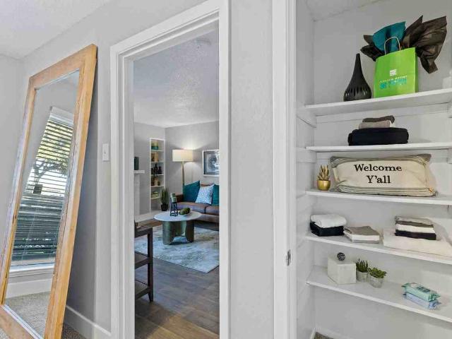 The Hampton on Jupiter 2 Bedroom Apartment for Rent at 12800 Jupiter Rd, Dallas, TX 75238
