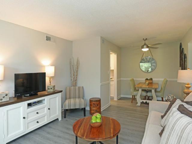 The Hamptons at Country Park 1 Bedroom Apartment for Rent at 4515 Lawndale Drive, Greensboro, NC 27455 Battlefield