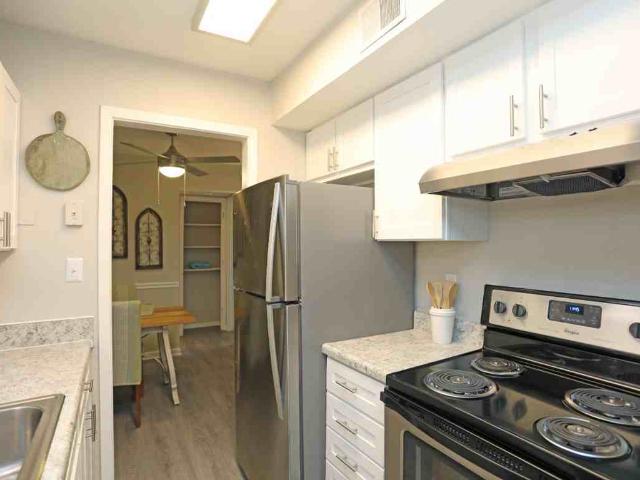The Hamptons at Country Park 2 Bedroom Apartment for Rent at 4515 Lawndale Drive, Greensboro, NC 27455 Battlefield
