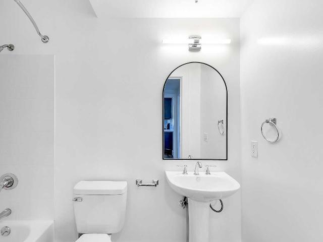The Harlan Residences 2 Bedroom Apartment for Rent at 6533 Hollywood Blvd, Los Angeles, CA 90028 Hollywood Hills West