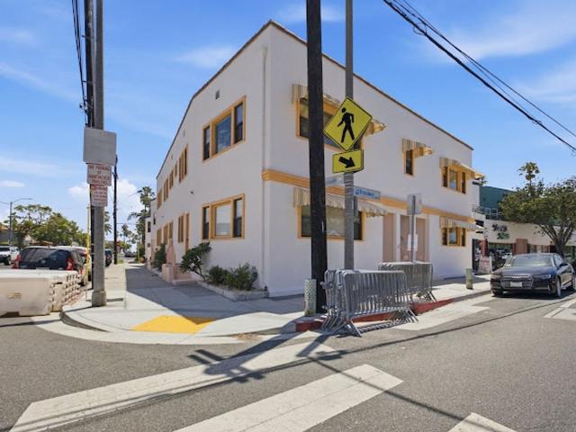 The Harrison 1 Bedroom Apartment for Rent at 3234 E Broadway, Long Beach, CA 90803 Bluff Park