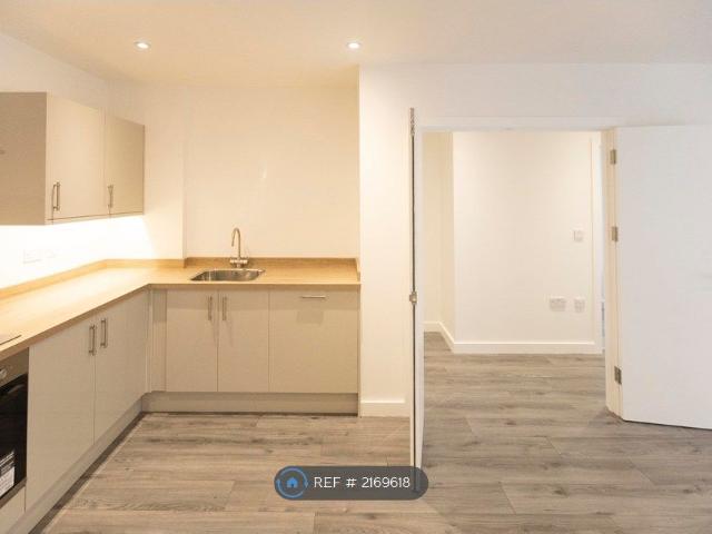 The Headlands, Penryn TR10, 2 bed flat to rent, £1,650 pcm | PrimeLocation