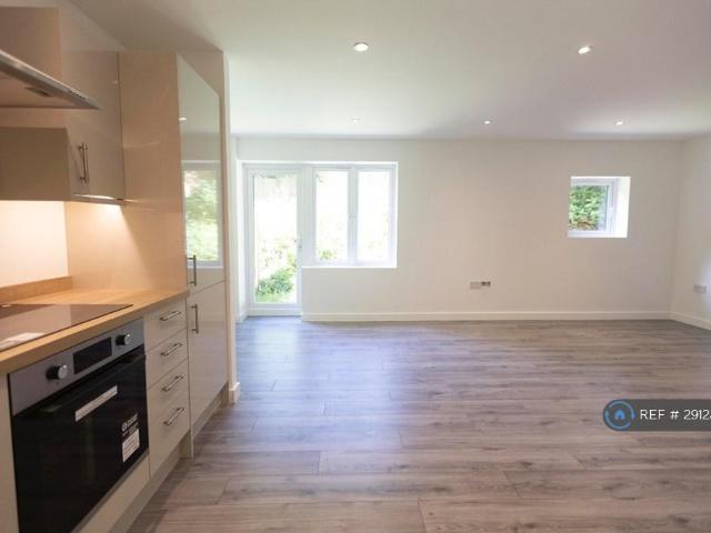 The Headlands, Penryn, TR10 2 bed flat to rent £1,600 pcm £369 pw