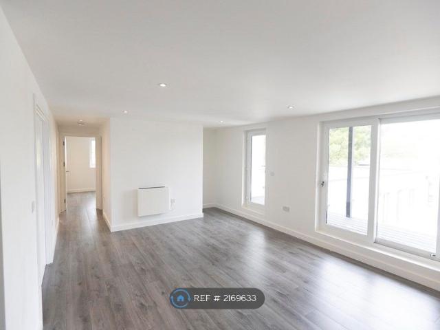 The Headlands, Penryn TR10, 2 bed flat to rent, £1,800 pcm | PrimeLocation