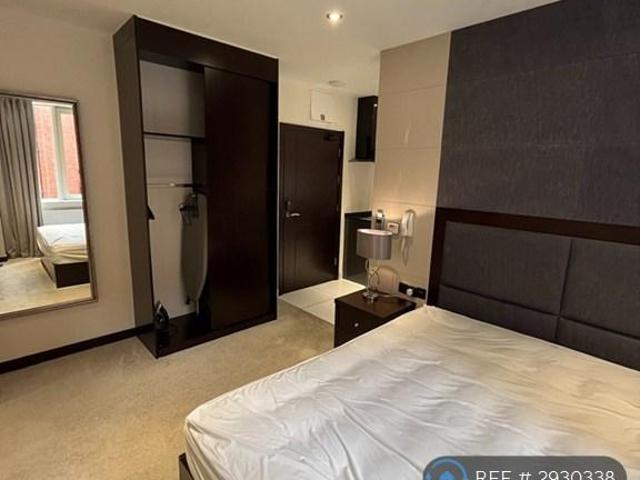 The Headrow, Leeds, LS1 Studio to rent £1,099 pcm £254 pw