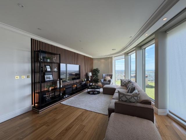 The Heart, Blue, Media City UK, M50 4 bed penthouse to rent £3,750 pcm £865 pw