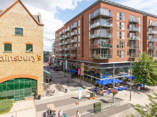 The Heart, Walton on Thames 1 bed apartment to rent £1,450 pcm £335 pw