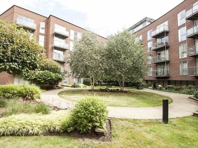 The Heart, Walton On Thames KT12, 1 bed flat to rent, £1,500 pcm | PrimeLocation