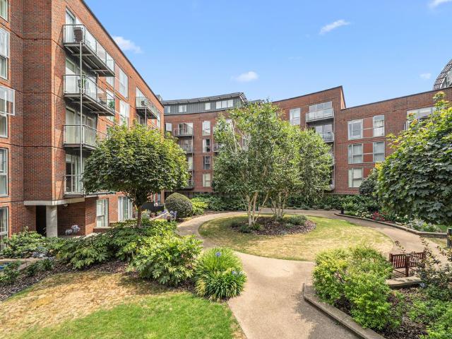 The Heart, Walton On Thames KT12, 1 bed flat to rent, £1,500 pcm | PrimeLocation