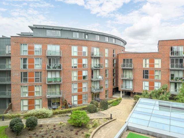 The Heart, Walton On Thames KT12, 2 bed flat to rent, £1,795 pcm | PrimeLocation