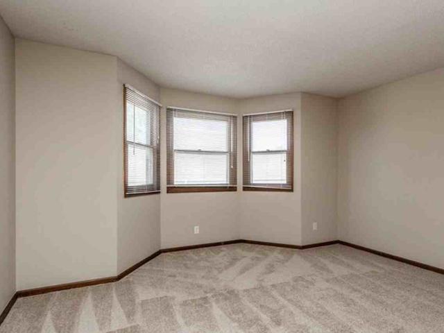The Heights Apartments 2 Bedroom Apartment for Rent at 11766 Wakeley Plz, Omaha, NE 68154