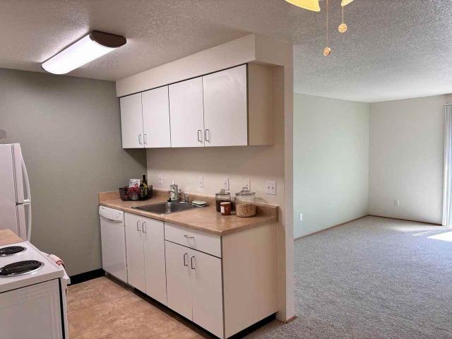 The Heights Apartments 2 Bedroom Apartment for Rent at 8057 Se Monroe St, Milwaukie, OR 97222 Southgate