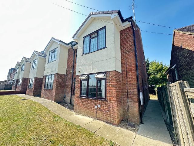 The Heights, Marsh Road, Luton, Bedfordshire LU3, 1 bed flat to rent, £900 pcm | PrimeLocation