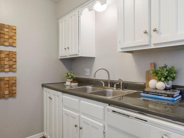 The Heights @ Midtown 1 Bedroom Apartment for Rent at 2442 E 51st St, Tulsa, OK 74105 Lewis Crest