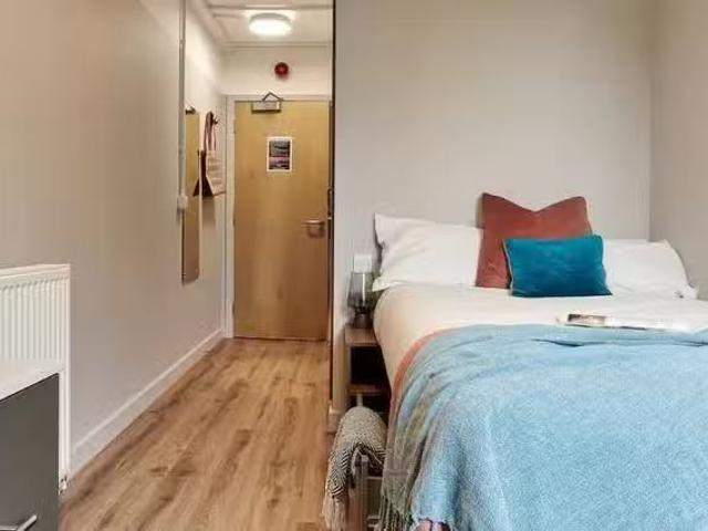 The Helix, London Silver En Suite