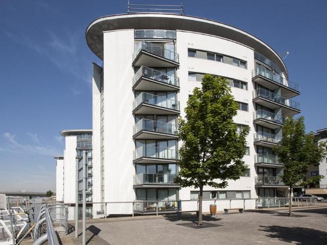 The Helm, Royal Quay,London, E16 1 bed apartment to rent £1,700 pcm £392 pw