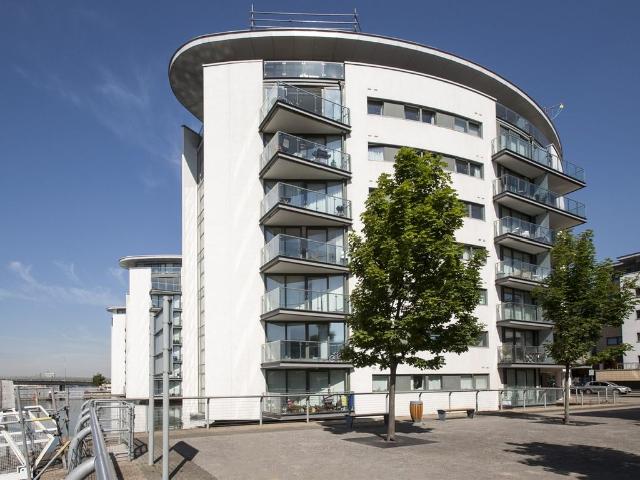 The Helm, Royal Quay, London E16, 1 bed flat to rent, £1,700 pcm | PrimeLocation
