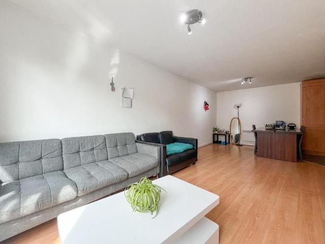 The Helmsley, Aspect 14, Elmwood. 2 bed flat to rent £1,050 pcm £242 pw