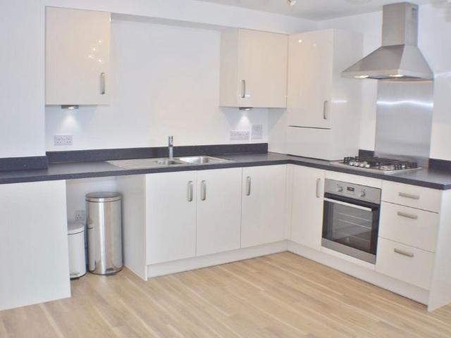 The Hereward Tower, Broadway. 2 bed apartment to rent £1,095 pcm £253 pw