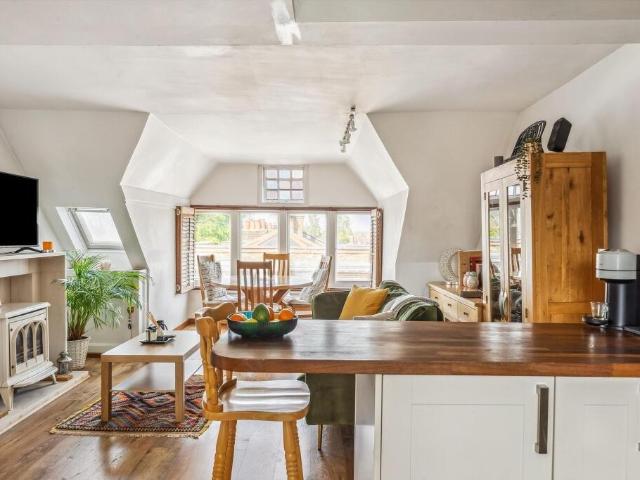 The Hermitage, Richmond, Surrey, UK 1 bed flat to rent £2,250 pcm £519 pw