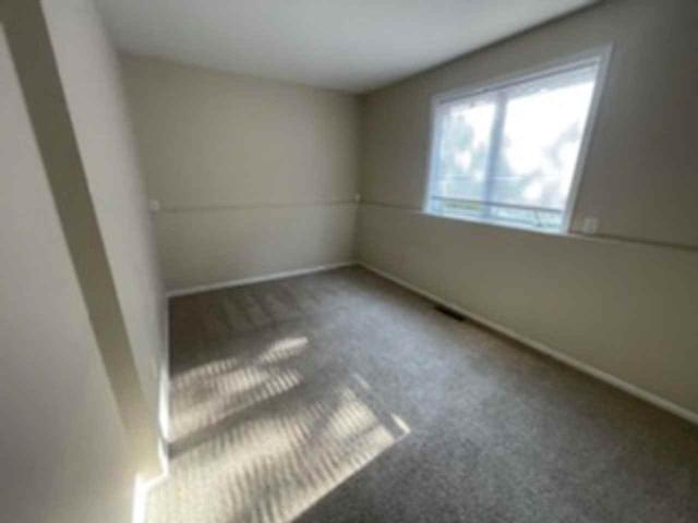 The Hideaway Apartments 3 Bedroom Apartment for Rent at 860 10th Ave Se, Minneapolis, MN 55414 Dinkytown