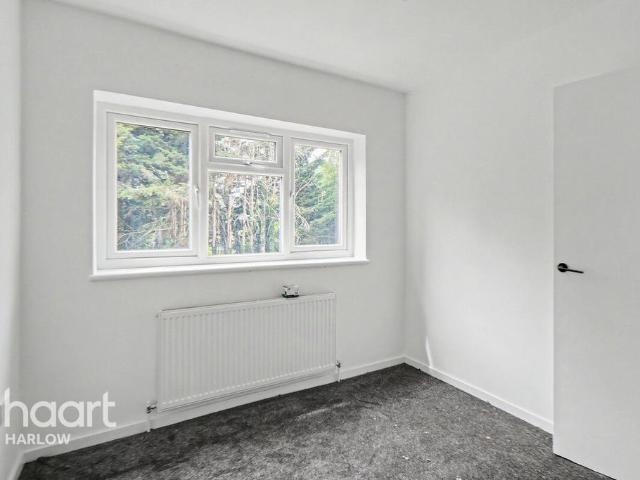 The Hides, Essex 5 bed townhouse to rent £2,400 pcm £554 pw